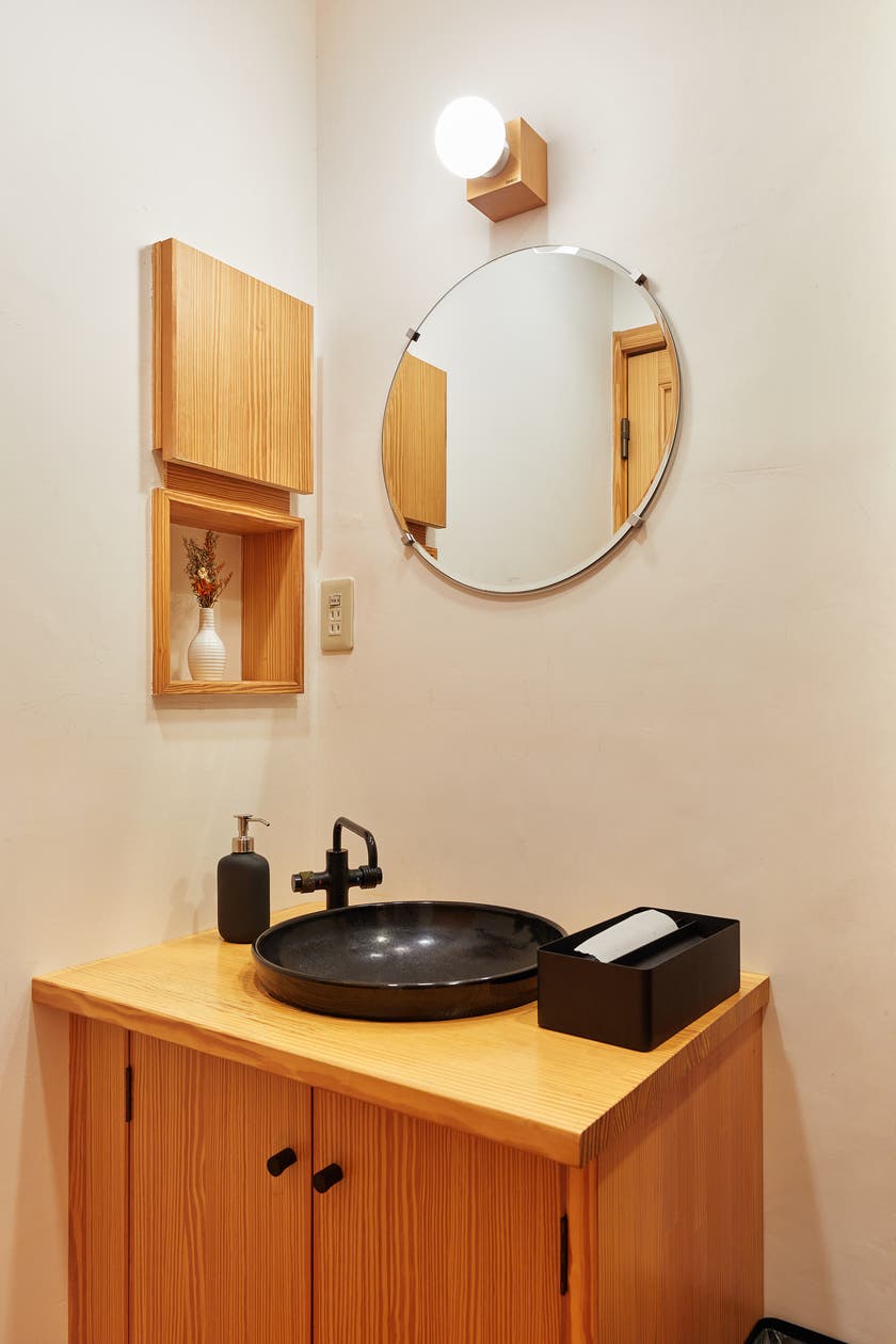 スタジオB：ヒノキ無垢材の一軒家 2LDK 自然光/円鏡/家具家電一式/生活のできるお部屋の写真12