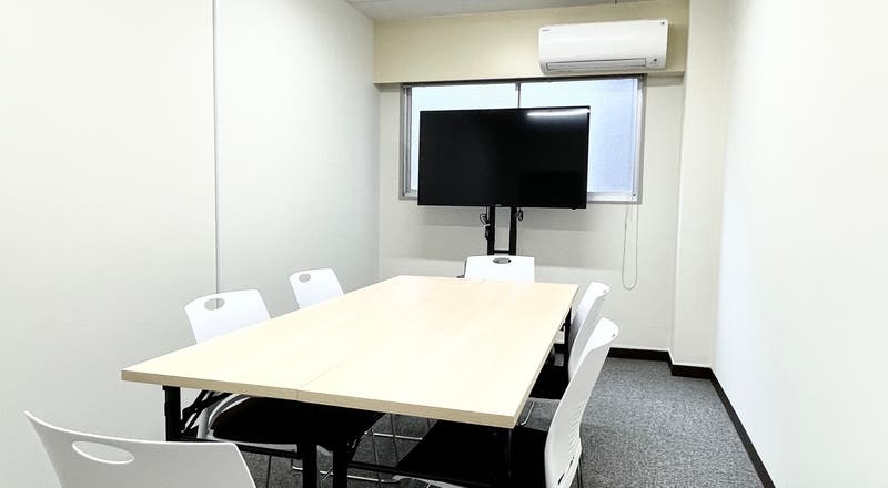 【オープン記念🎊期間限定693円！】24H！本町駅4分/50インチモニター/高速光Wi-Fi/各種会議、リモートワークにも