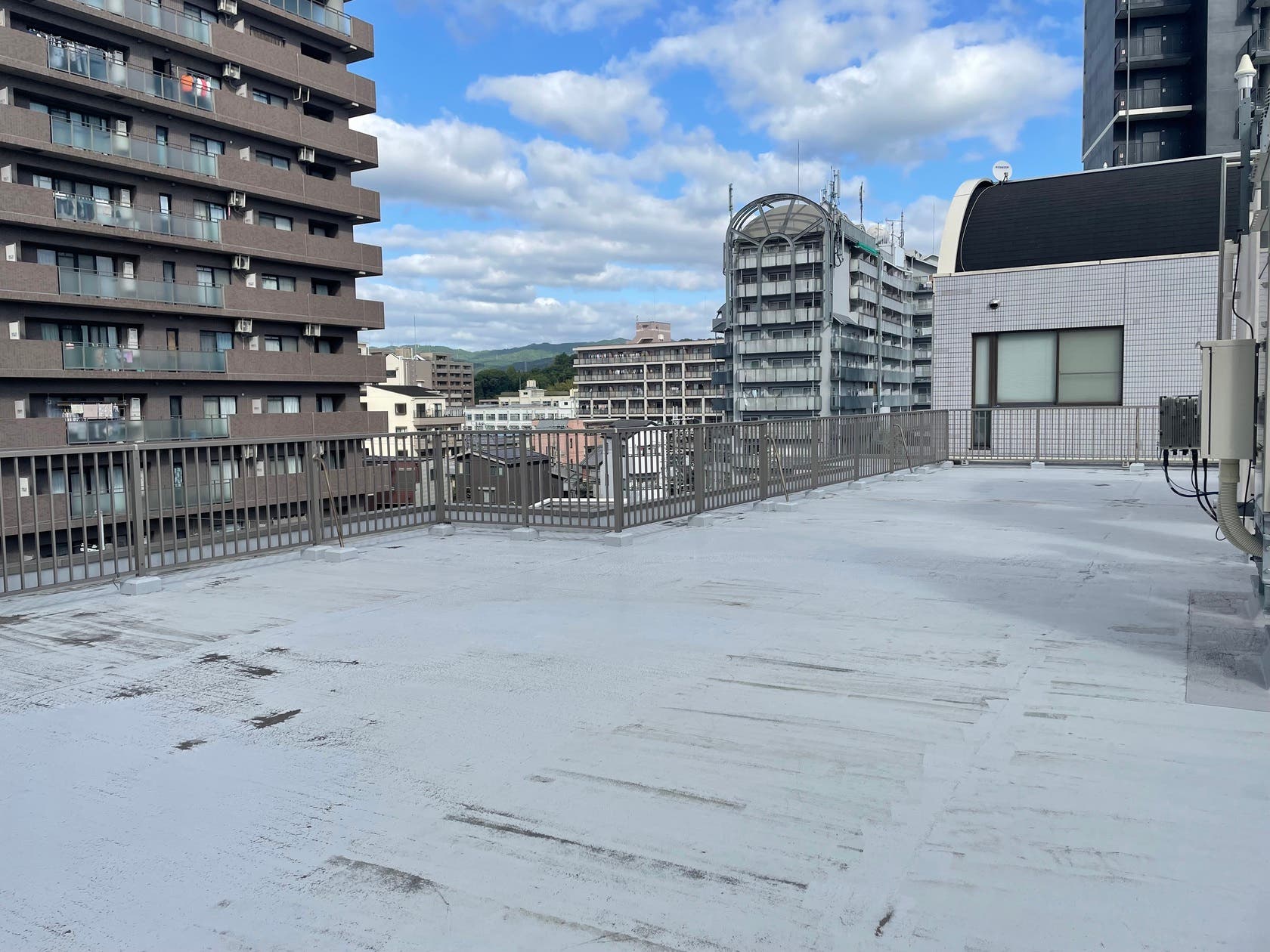 JR高槻駅近のアクセス抜群・日当たり抜群の屋上レンタルスペースの写真3