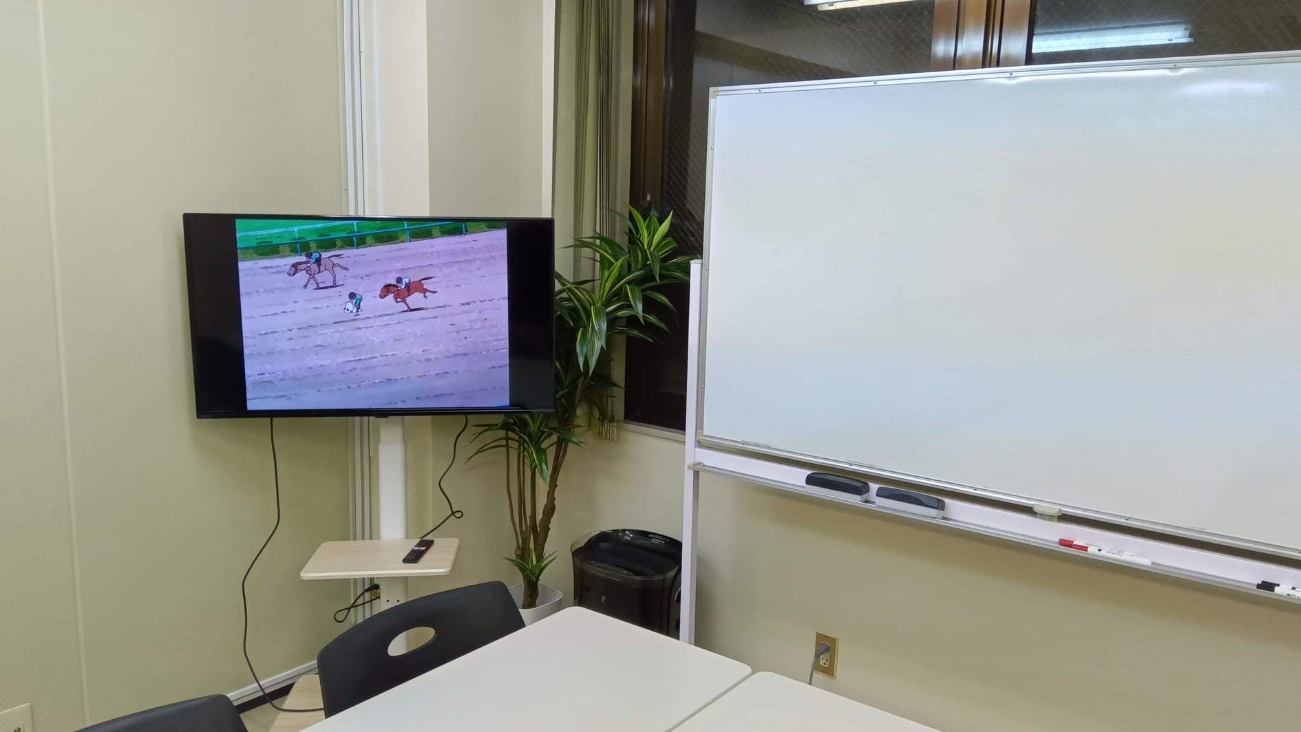 水道橋駅🚶1分🚃神保町駅🚶6分🚃シンプルな会議室 ☕貸し切り6930円～🎲最大15名👌モニター＆ホワイトボード充実の写真9