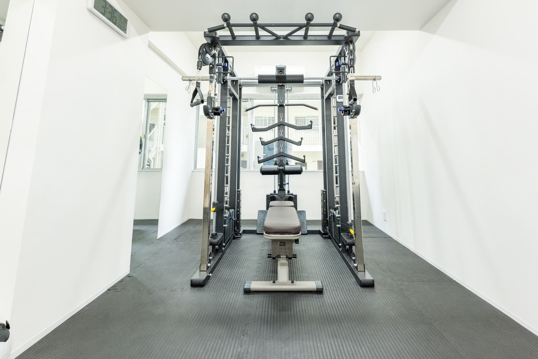 【横浜駅6分】1日1回スタッフ完全清掃のハイクオリティレンタルジムの写真4