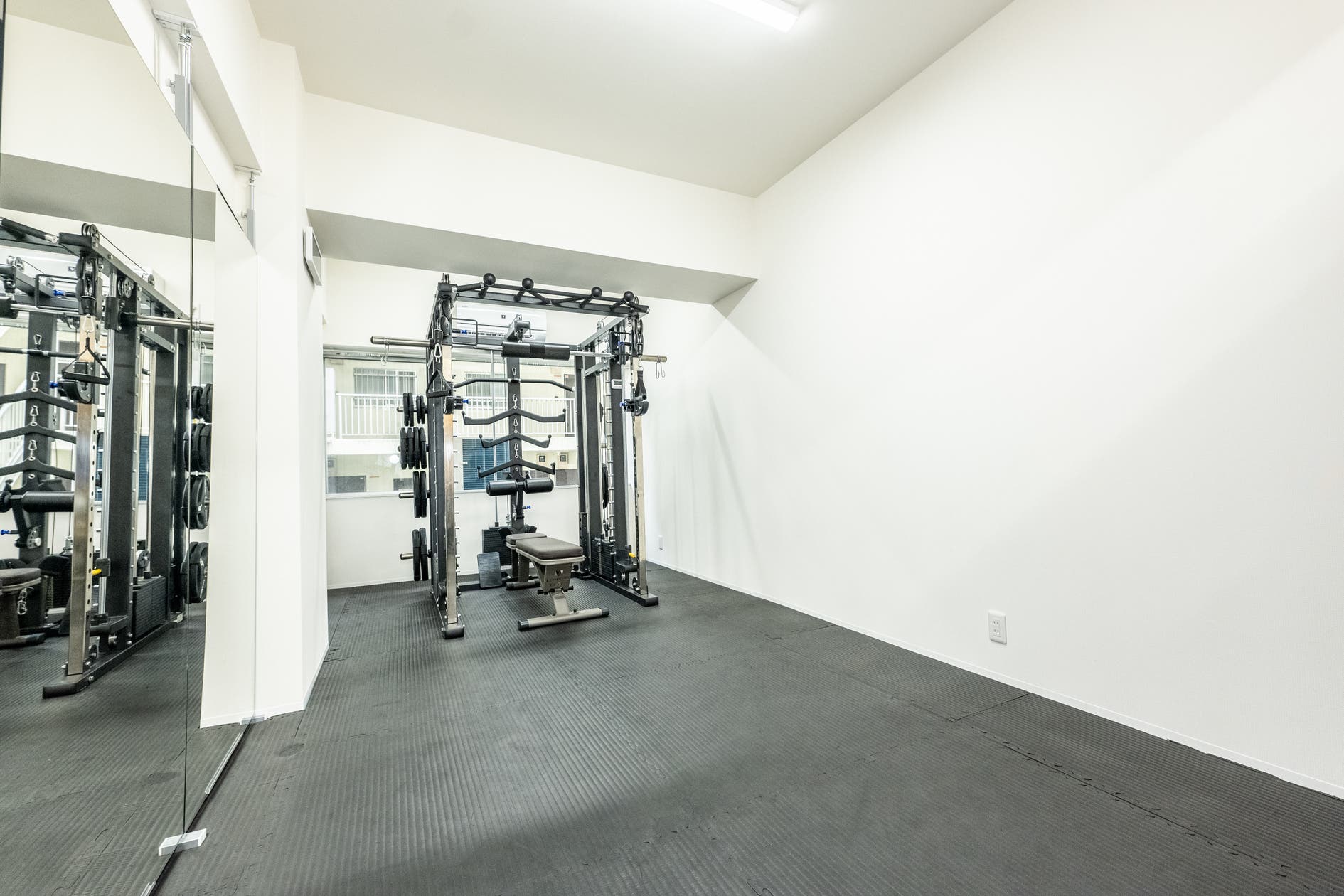 【横浜駅6分】1日1回スタッフ完全清掃のハイクオリティレンタルジムの写真5