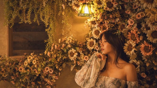 ドライフラワーとアーチ窓に包まれた本格的アンティーク撮影スタジオ|アパレル|ポートレート|物撮り|ムービーの写真5