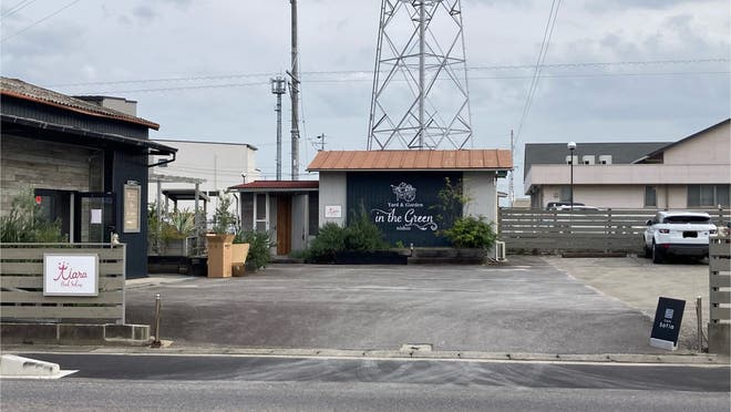 サロン ダイニングテーブルとカウンターテーブルがあるリビングスタイルのオープンスペースの写真15