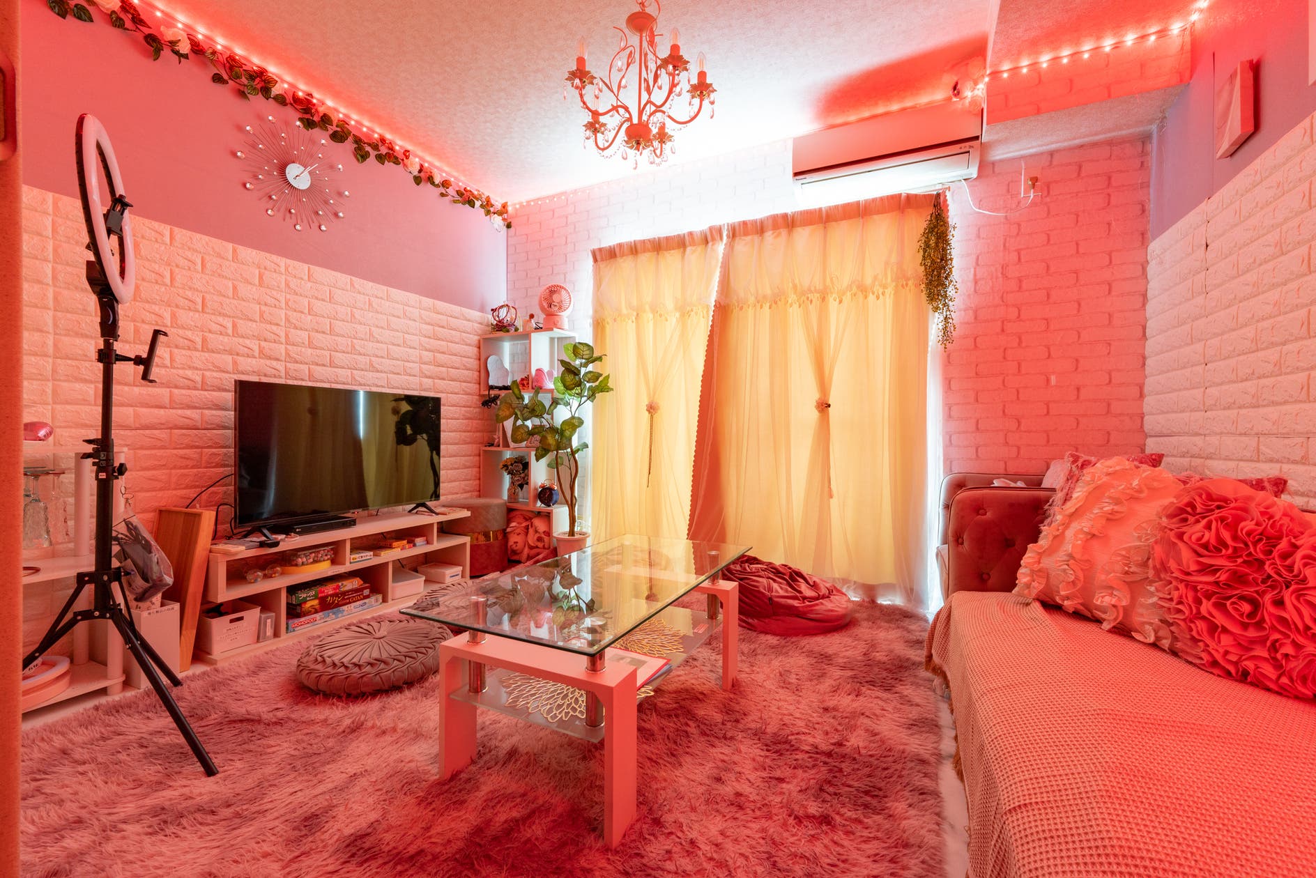 めちゃカワ✨Francfrancインテリア👑シャンデリア✨30色ネオンカラー✨女子会🍷おうちデート🎵自然光📸推し活✨駅近1分の写真8