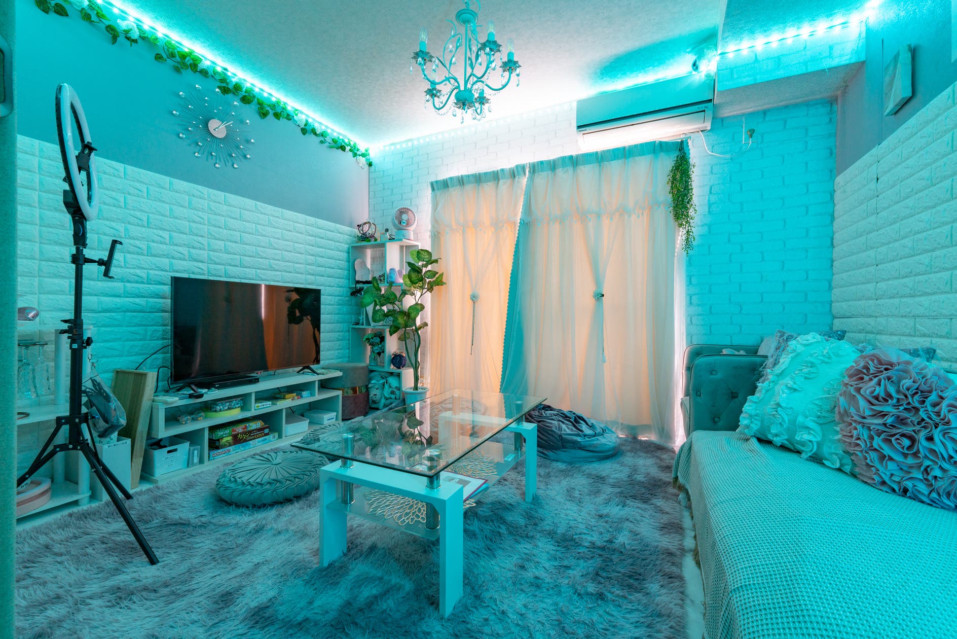 めちゃカワ✨Francfrancインテリア👑シャンデリア✨30色ネオンカラー✨女子会🍷おうちデート🎵自然光📸推し活✨駅近1分の写真9