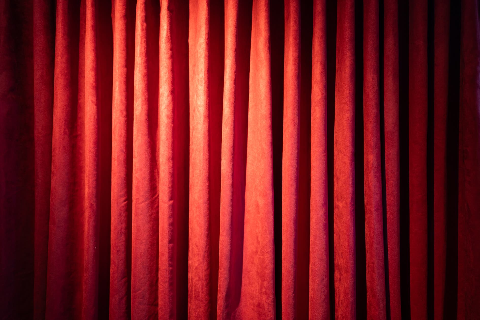 2号店 西新宿駅1分撮影スタジオ📷/機材無料📹/背景紙・モニターあり/真紅ベルベット/デザイナーズ家具🪑の写真11