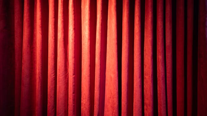 2号店 西新宿駅1分撮影スタジオ📷/機材無料📹/背景紙・モニターあり/真紅ベルベット/デザイナーズ家具🪑の写真11