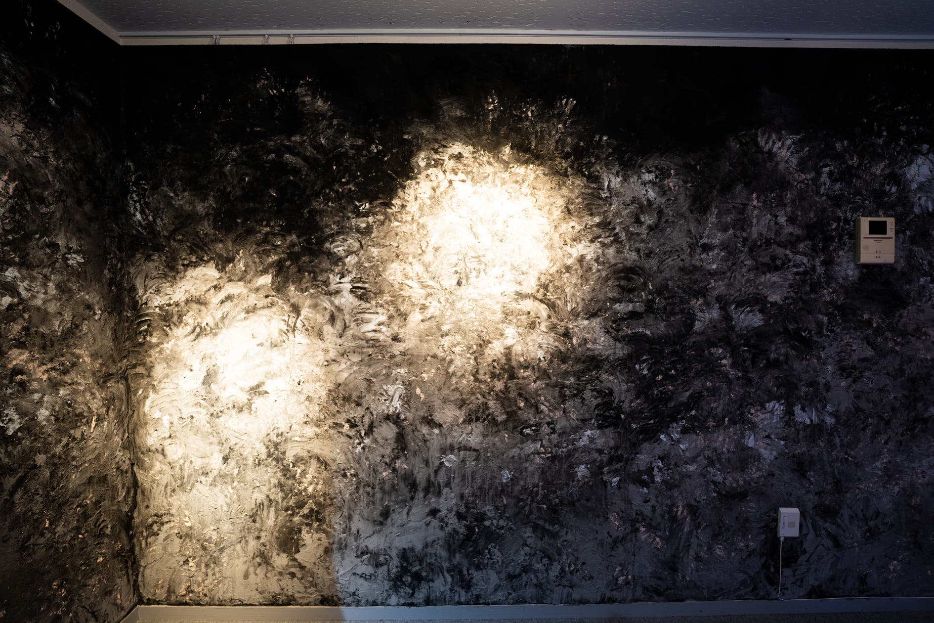 2号店 西新宿駅1分撮影スタジオ📷/機材無料📹/背景紙・モニターあり/真紅ベルベット/デザイナーズ家具🪑の写真7