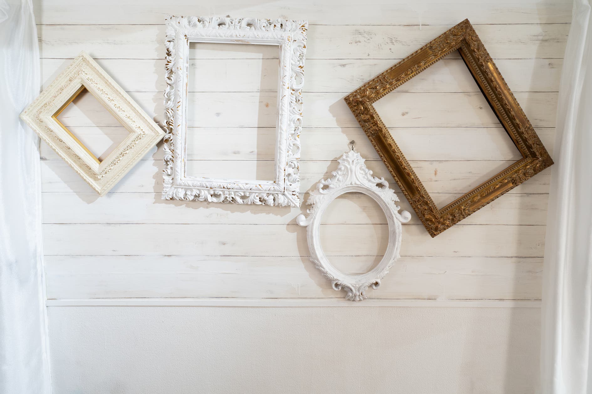 2号店 西新宿駅1分撮影スタジオ📷/機材無料📹/背景紙・モニターあり/真紅ベルベット/デザイナーズ家具🪑の写真17