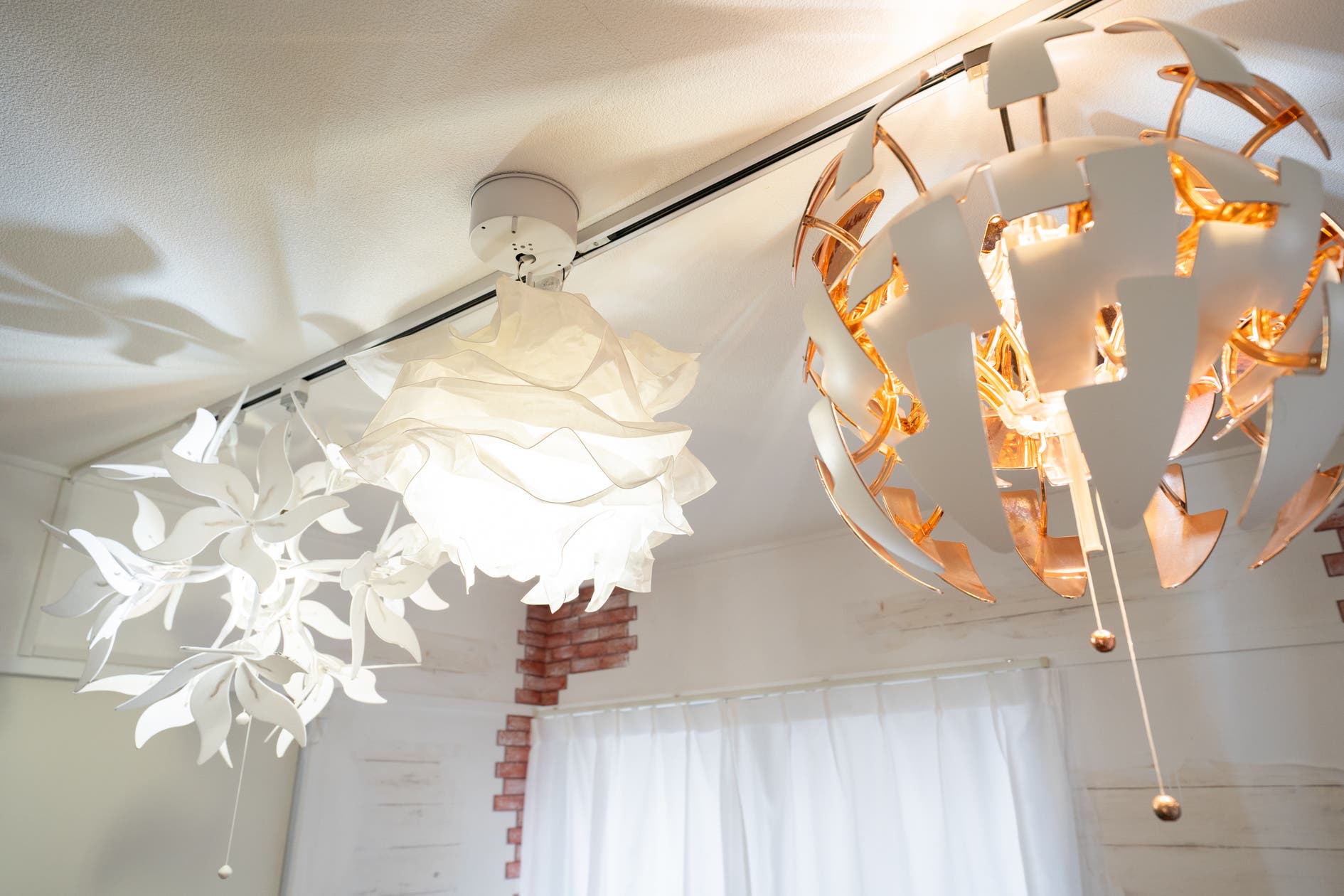 2号店 西新宿駅1分撮影スタジオ📷/機材無料📹/背景紙・モニターあり/真紅ベルベット/デザイナーズ家具🪑の写真18