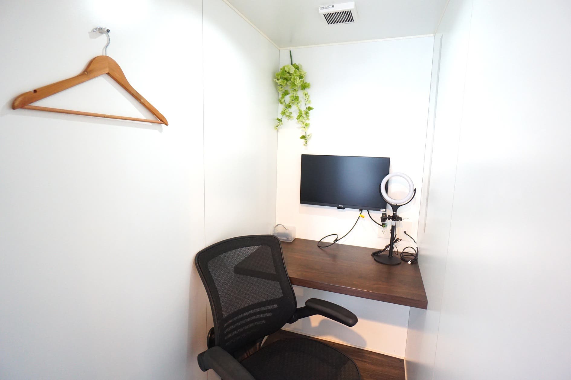 ＜cocony武蔵小杉 南口店No.4＞武蔵小杉駅徒歩4分🚃1人用個室🚪光回線Wi-Fi📶モニター🖥電源🔌⚡️テレワーク/面接の写真1