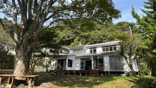 駐車場2台可!逗子駅徒歩9分/167坪の庭とレトロな家屋一棟貸し〈撮影・イベント会場に〉の写真1