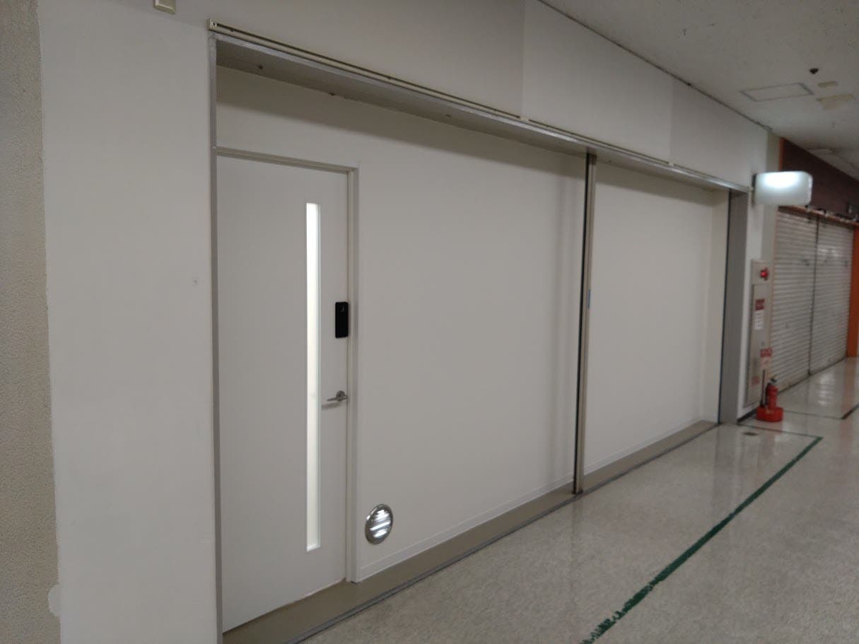 駅直結！雨の日も安心の地下駐車場！船場センタービル内の白ホリスタジオ。推し活・衣装撮影や商品撮影やアーティスト写真に最適！の写真7