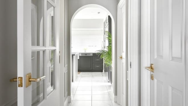 南側/自然光◎/モダンクラシック/海外風/ヘリンボーン/大理石/キッチン/ハウススタジオの写真5