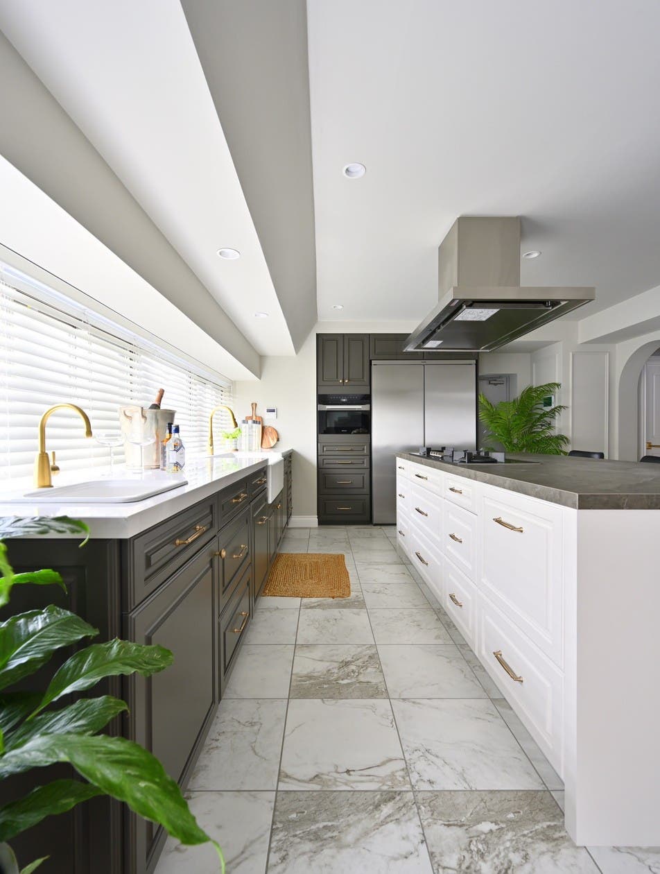 南側/自然光◎/モダンクラシック/海外風/ヘリンボーン/大理石/キッチン／ハウススタジオの写真12