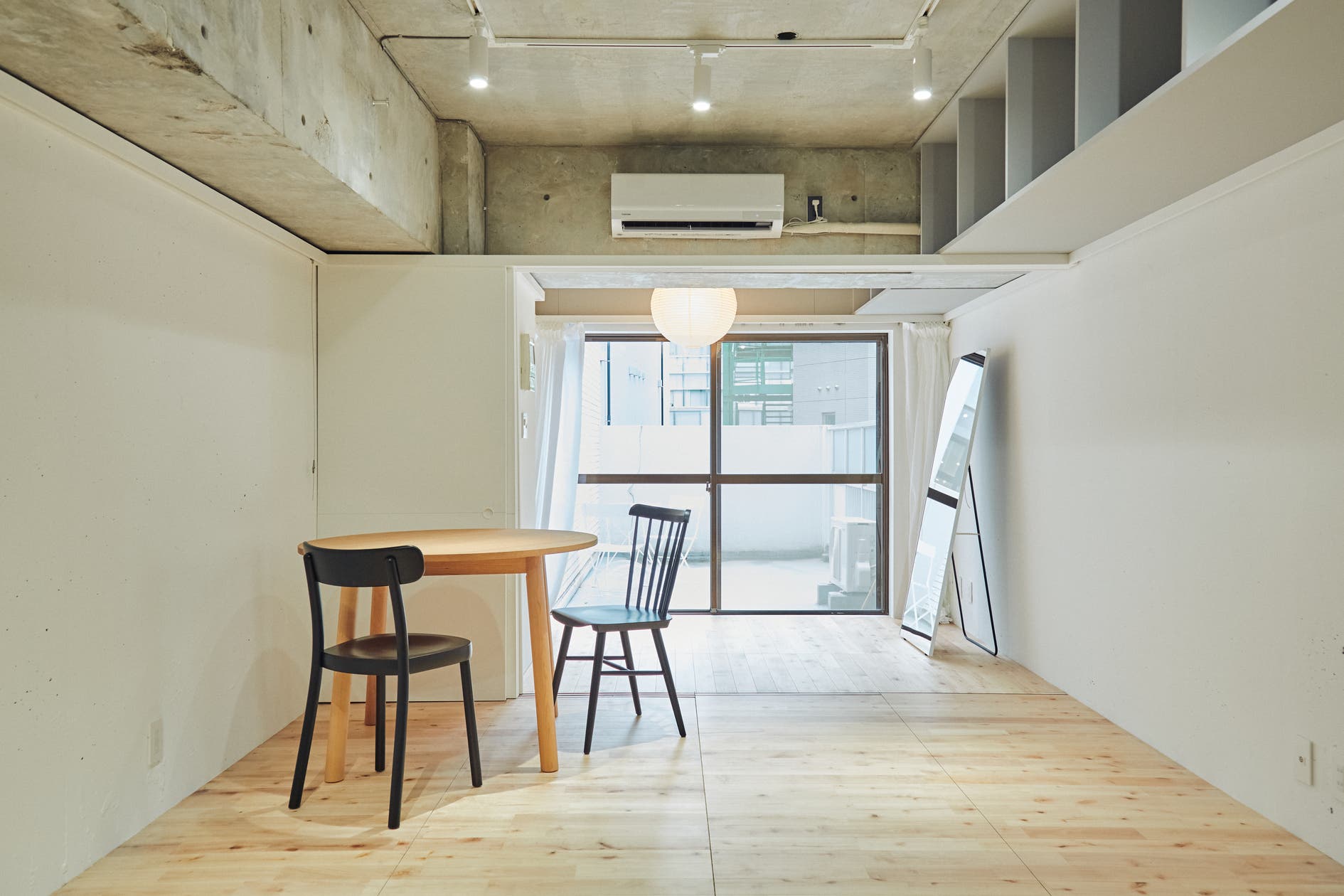 ✨期間限定✨フリーマーケット利用はゴミ捨て無料！｜洗練されたハウススタジオ.ﾟ･*自然光有。シンプルな内装🌱原宿/渋谷/神南の写真1