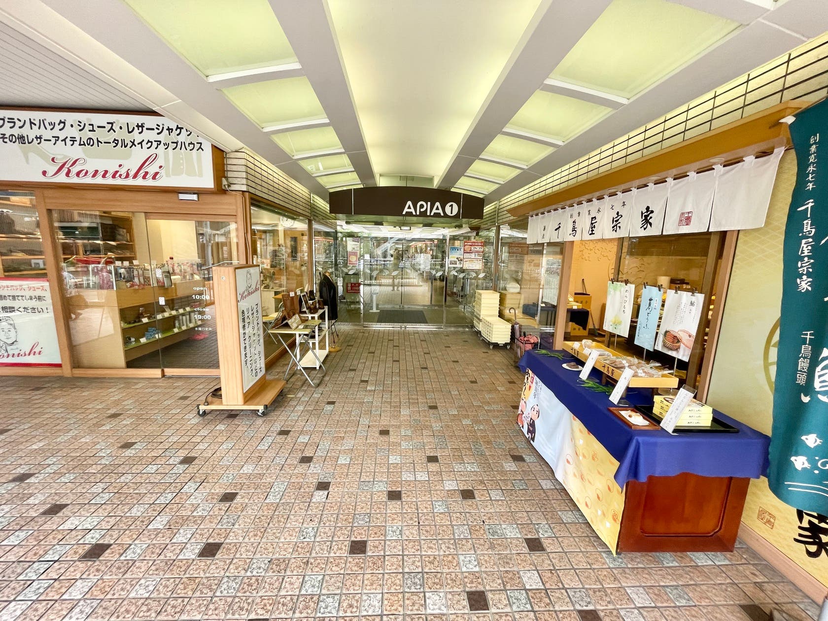 逆瀬川駅直結のギャラリー向きスペースですの写真4