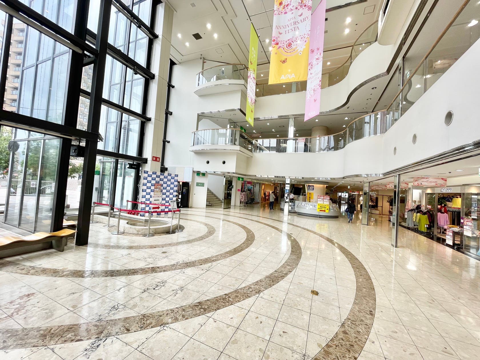 逆瀬川駅直結のギャラリー向きスペースですの写真5