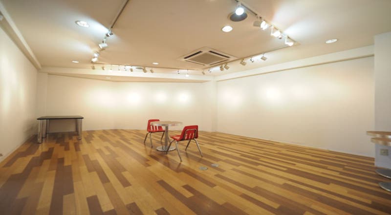 東京・代官山にある、2階のギャラリー。アートの展示他、アパレル展示会などの利用実績多数あり。