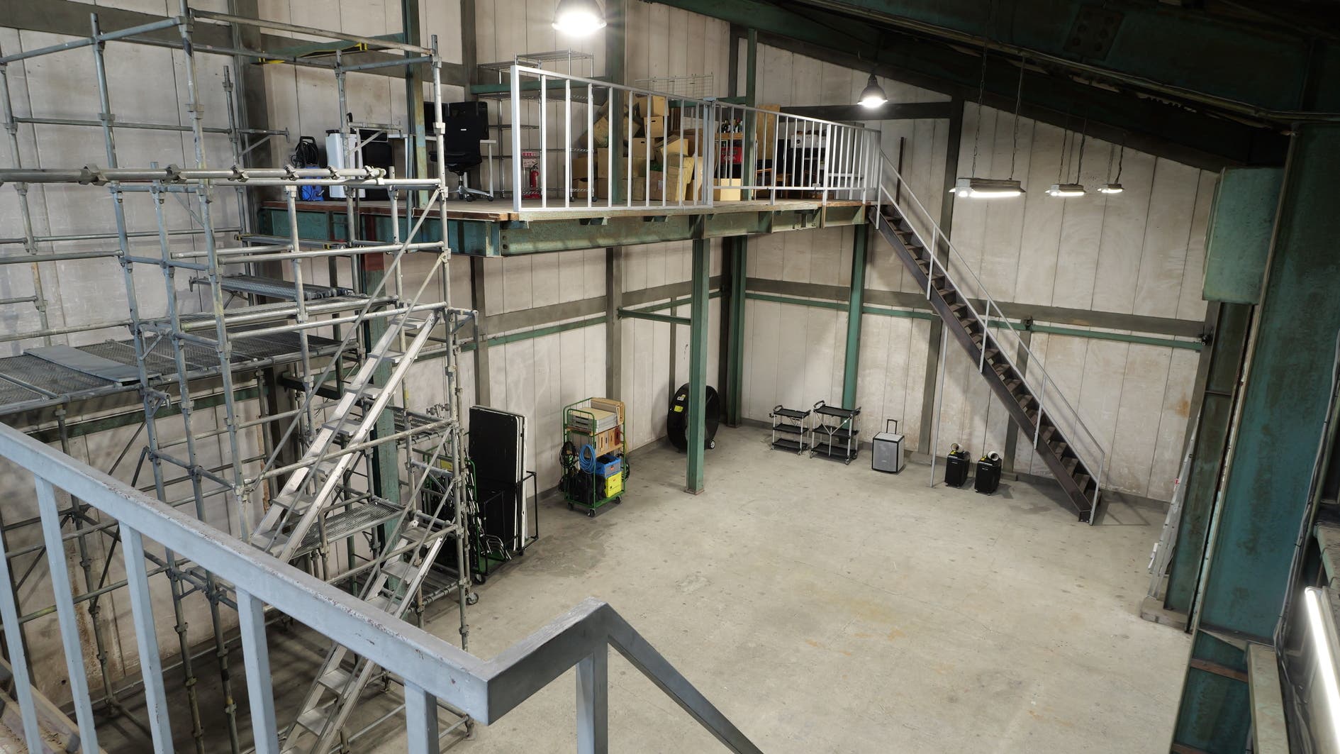 火・水使用OK/天井高20mの巨大倉庫スペース/豊富な機材/太陽光も十分、遮光も可能の写真5