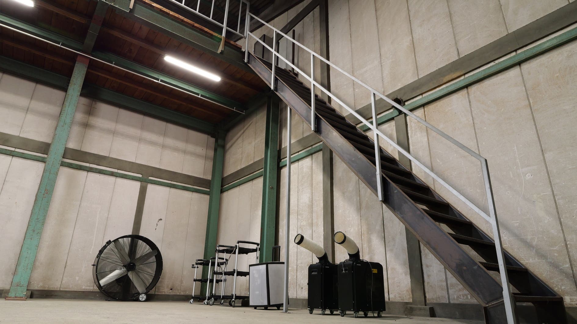 火・水使用OK/天井高20mの巨大倉庫スペース/豊富な機材/太陽光も十分、遮光も可能の写真7