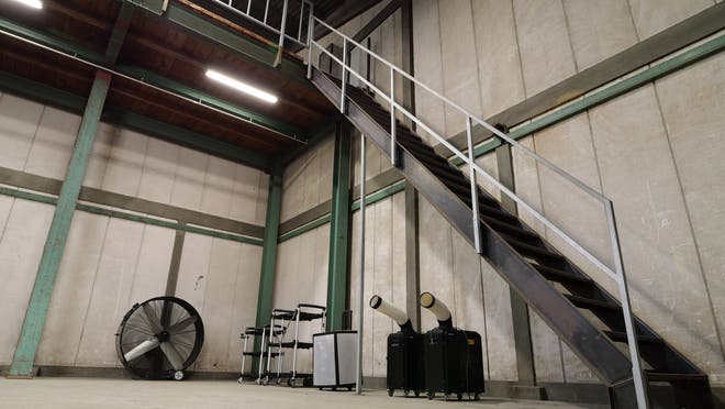 火・水使用OK/天井高20mの巨大倉庫スペース/豊富な機材/太陽光も十分、遮光も可能の写真7