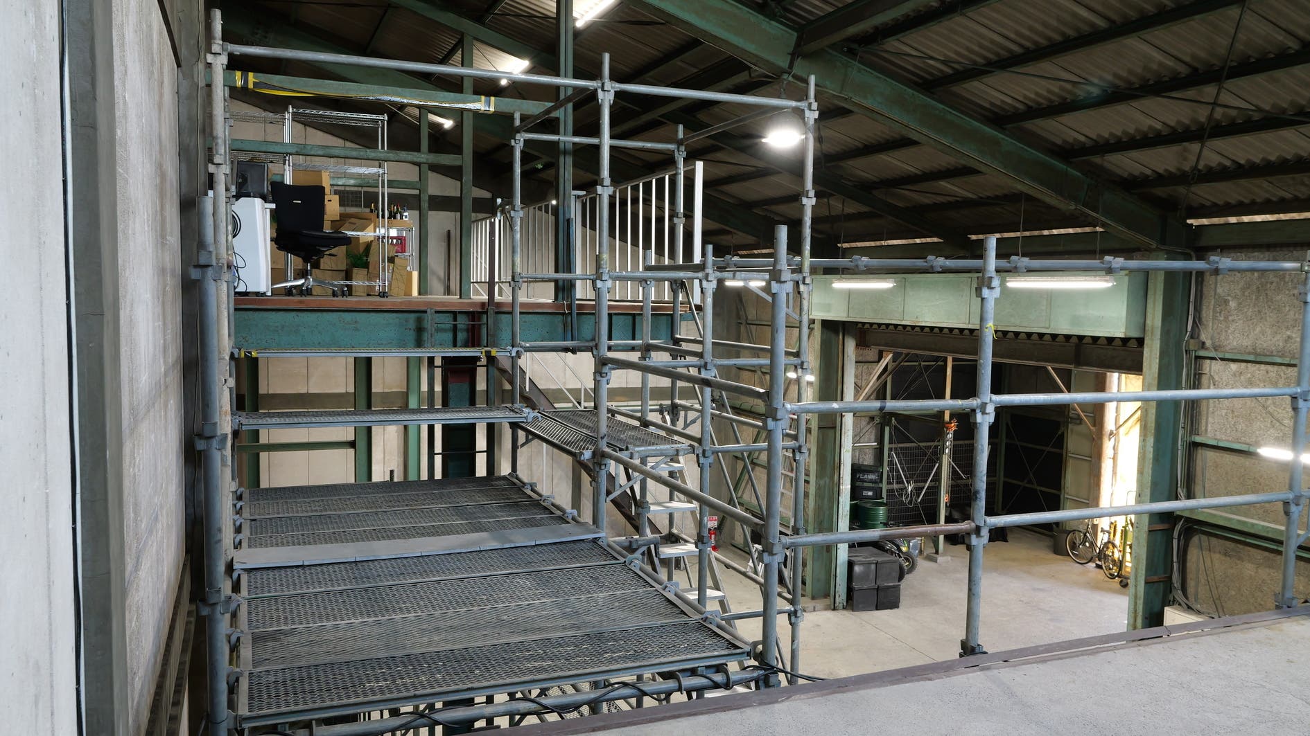 火・水使用OK/天井高20mの巨大倉庫スペース/豊富な機材/太陽光も十分、遮光も可能の写真16