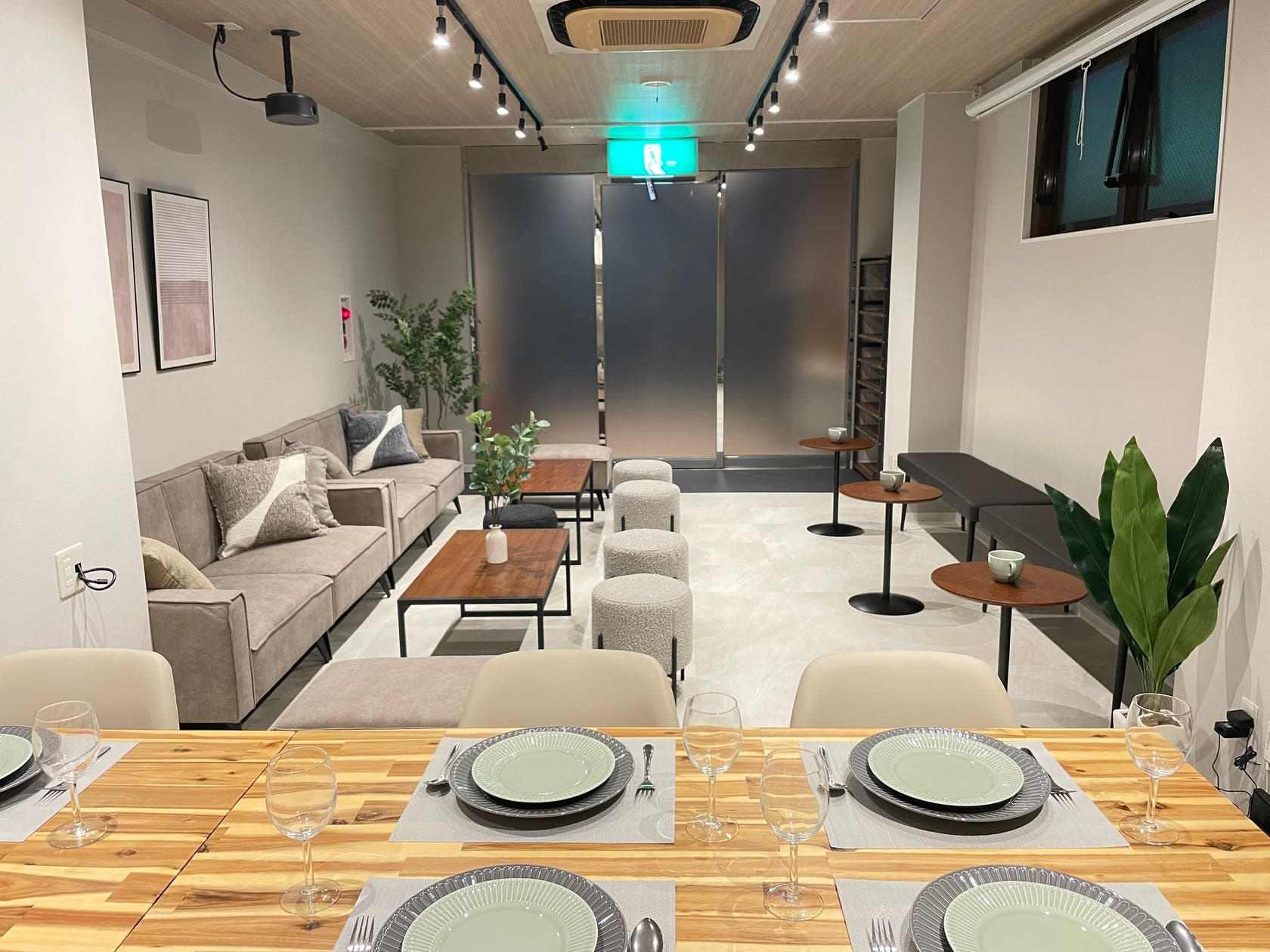 【町田駅6分】30名OK！高級感溢れるシックな広々空間✨1階でベビーカーも楽々/プロジェクター完備/プレシャス町田の写真4