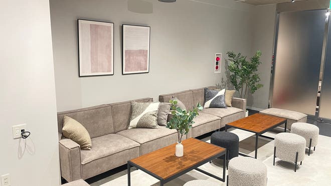 【町田駅6分】30名OK!高級感溢れるシックな広々空間✨1階でベビーカーも楽々/プロジェクター完備/プレシャス町田の写真5