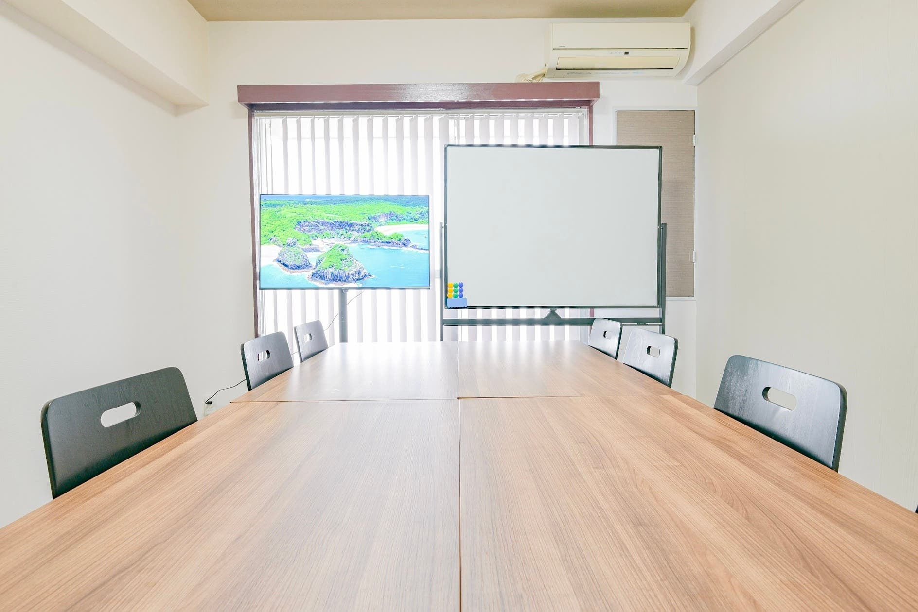 【駅近/スマイリー会議室】名古屋駅 徒歩3分/最大12名/Wi-Fi/セミナー/ミーティング/Web会議/モニター/ボードゲームの写真5