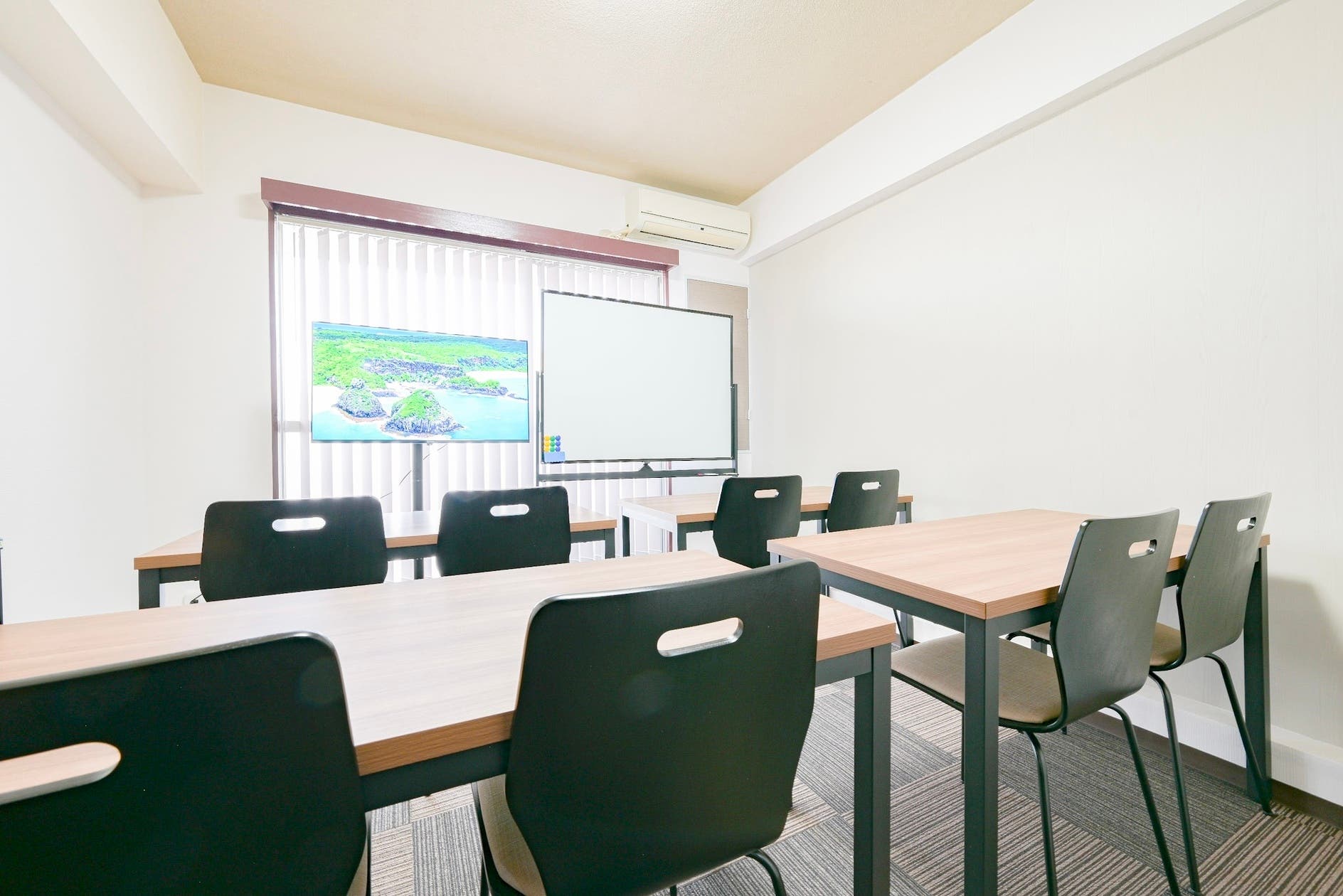 【駅近/スマイリー会議室】名古屋駅 徒歩3分/最大12名/Wi-Fi/セミナー/ミーティング/Web会議/モニター/ボードゲームの写真9