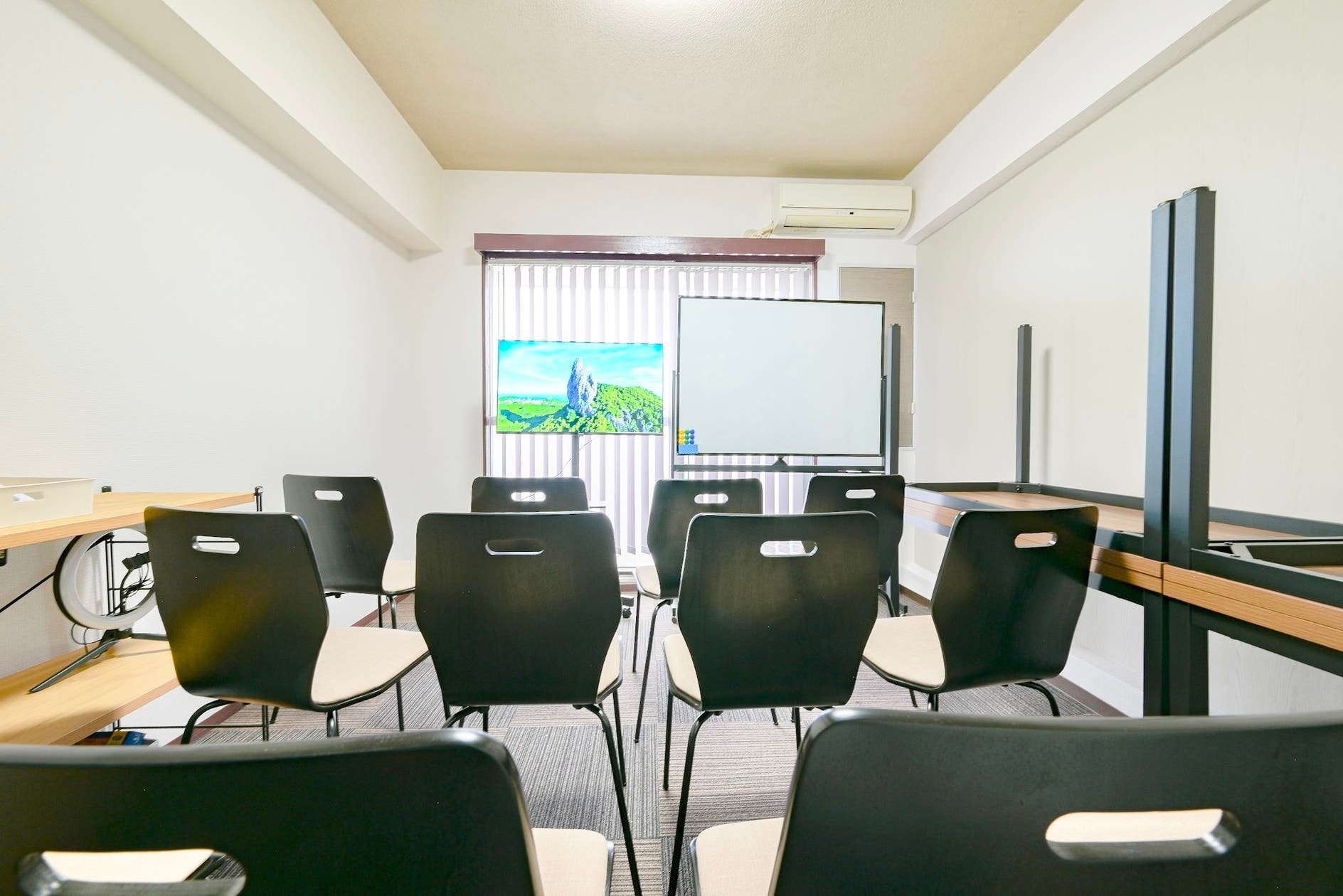 【駅近/スマイリー会議室】名古屋駅 徒歩3分/最大12名/Wi-Fi/セミナー/ミーティング/Web会議/モニター/ボードゲームの写真7