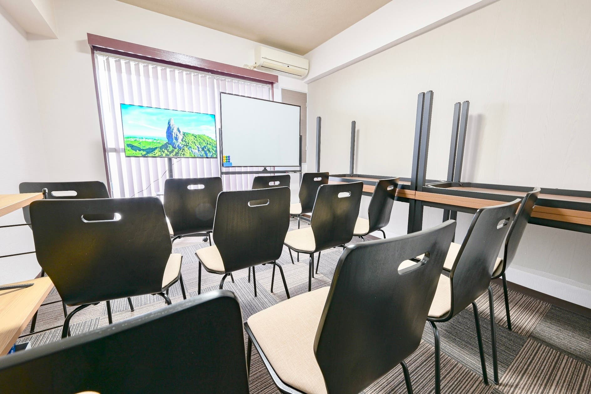 【駅近/スマイリー会議室】名古屋駅 徒歩3分/最大12名/Wi-Fi/セミナー/ミーティング/Web会議/モニター/ボードゲームの写真8