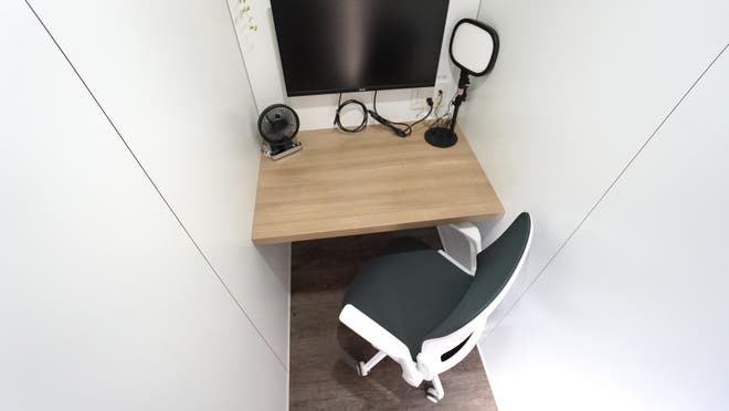 <ワークブース天神南No.1>天神南駅徒歩1分✨完全個室🚪Wi-Fi📶モニター🖥️電源🔌テレワーク/面接/自習/作業の写真3