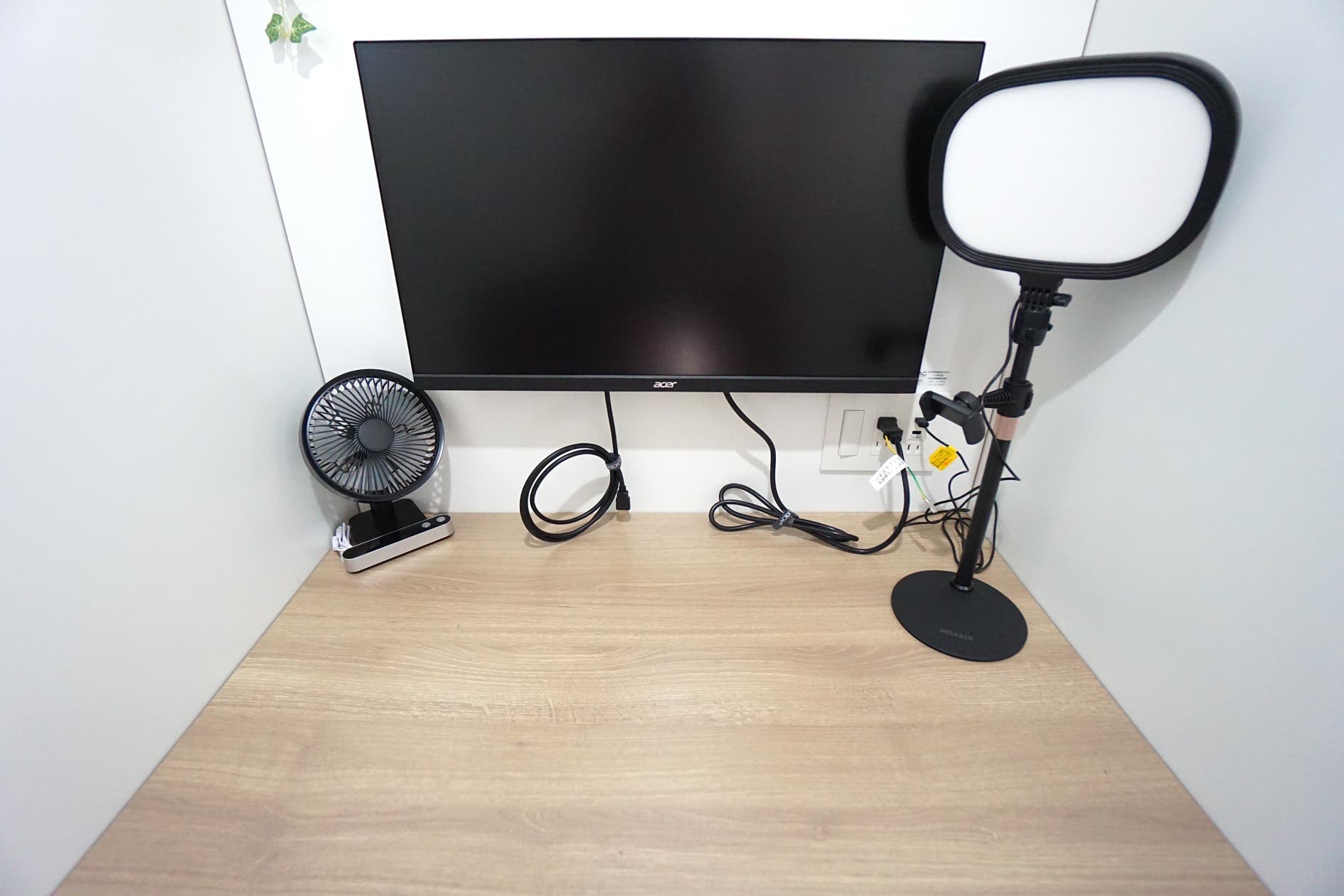 ＜ワークブース天神南No.4＞天神南駅徒歩1分✨完全個室🚪Wi-Fi📶モニター🖥️電源🔌テレワーク/面接/自習/作業の写真2