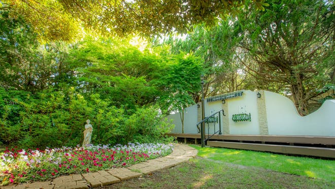 天然芝や竹林が魅力のスタジオです。の写真7