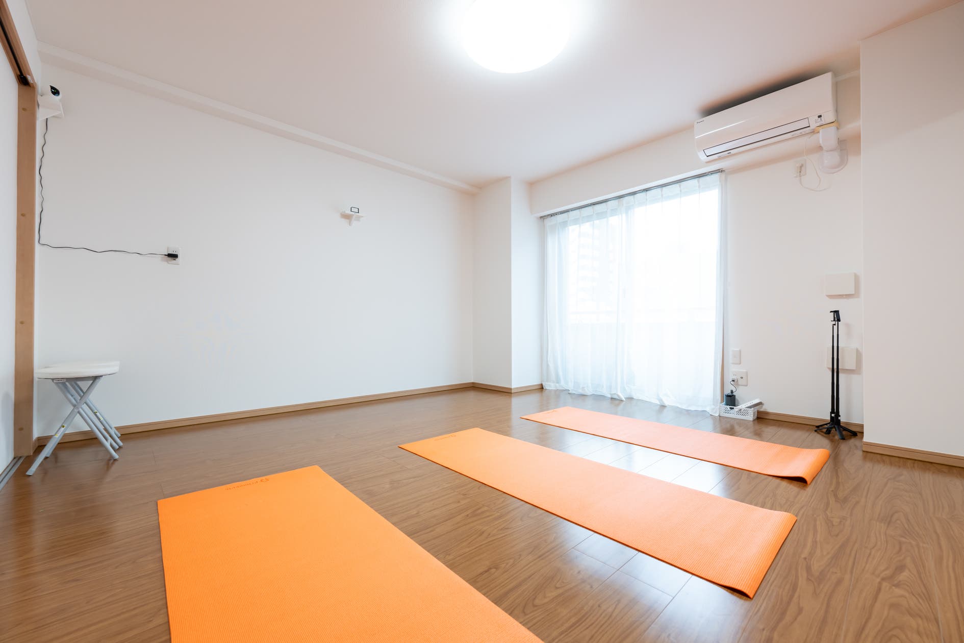 春日部駅1分✨ダンス・ヨガ・施術におすすめのレンタルスタジオ/サロン🪩1～3名利用に最適・大型鏡あり🪞3h以上の利用で割引ありの写真6