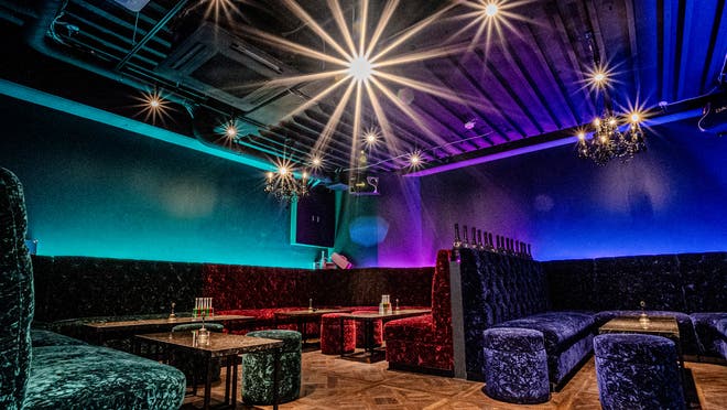 豪華な内装の超大型店舗の雰囲気のバーを貸し切り!撮影・オフ会・イベント利用などに!の写真2