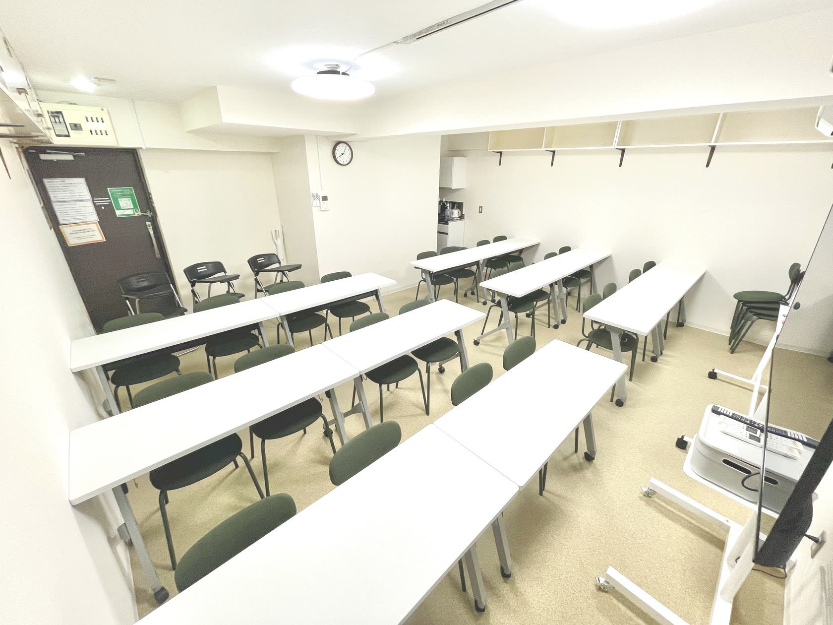 2024年11月OPEN!　新宿駅D5出口徒歩20秒!　セミナー会場・貸会議室！の写真2