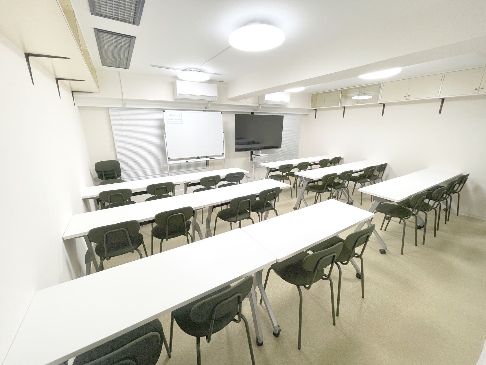 2024年11月OPEN!　新宿駅D5出口徒歩20秒!　セミナー会場・貸会議室！の写真1