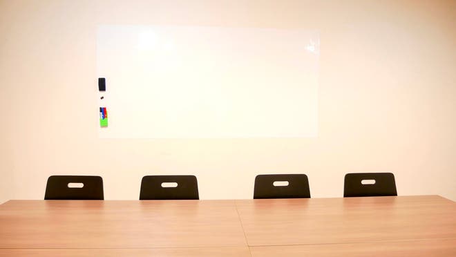 「高田馬場駅 徒歩2分🚶!大型モニター、無料Wi-Fi、分離可能デスクで、セミナー、ワークショップに最適👥✨」の写真5