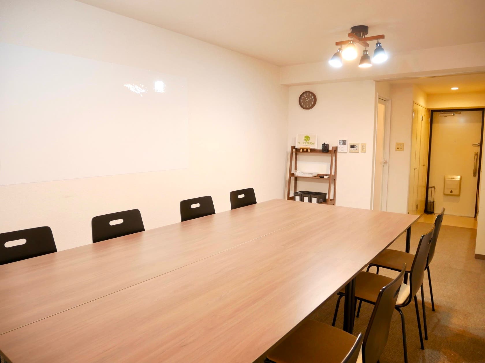 「高田馬場駅 徒歩2分🚶！大型モニター、無料Wi-Fi、分離可能デスクで、セミナー、ワークショップに最適👥✨」の写真7