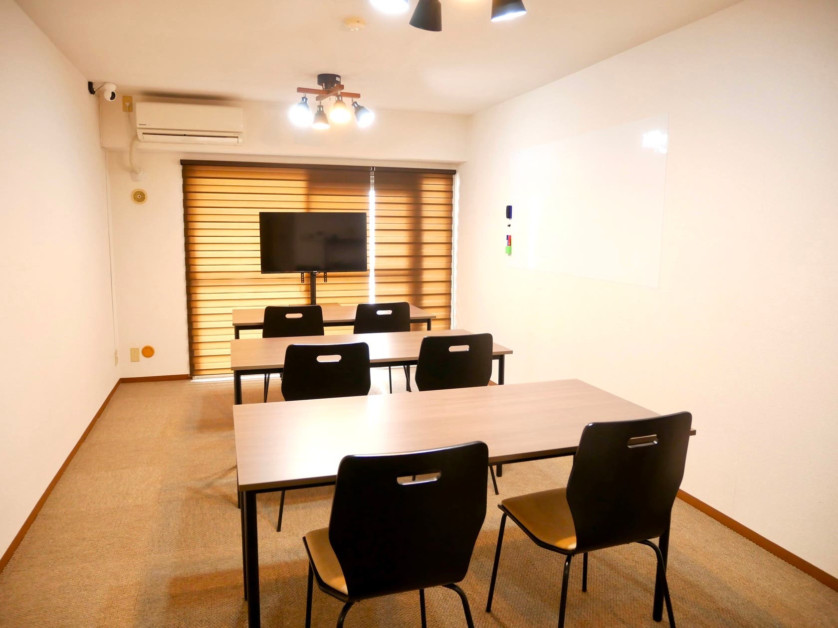 「高田馬場駅 徒歩2分🚶！大型モニター、無料Wi-Fi、分離可能デスクで、セミナー、ワークショップに最適👥✨」の写真8