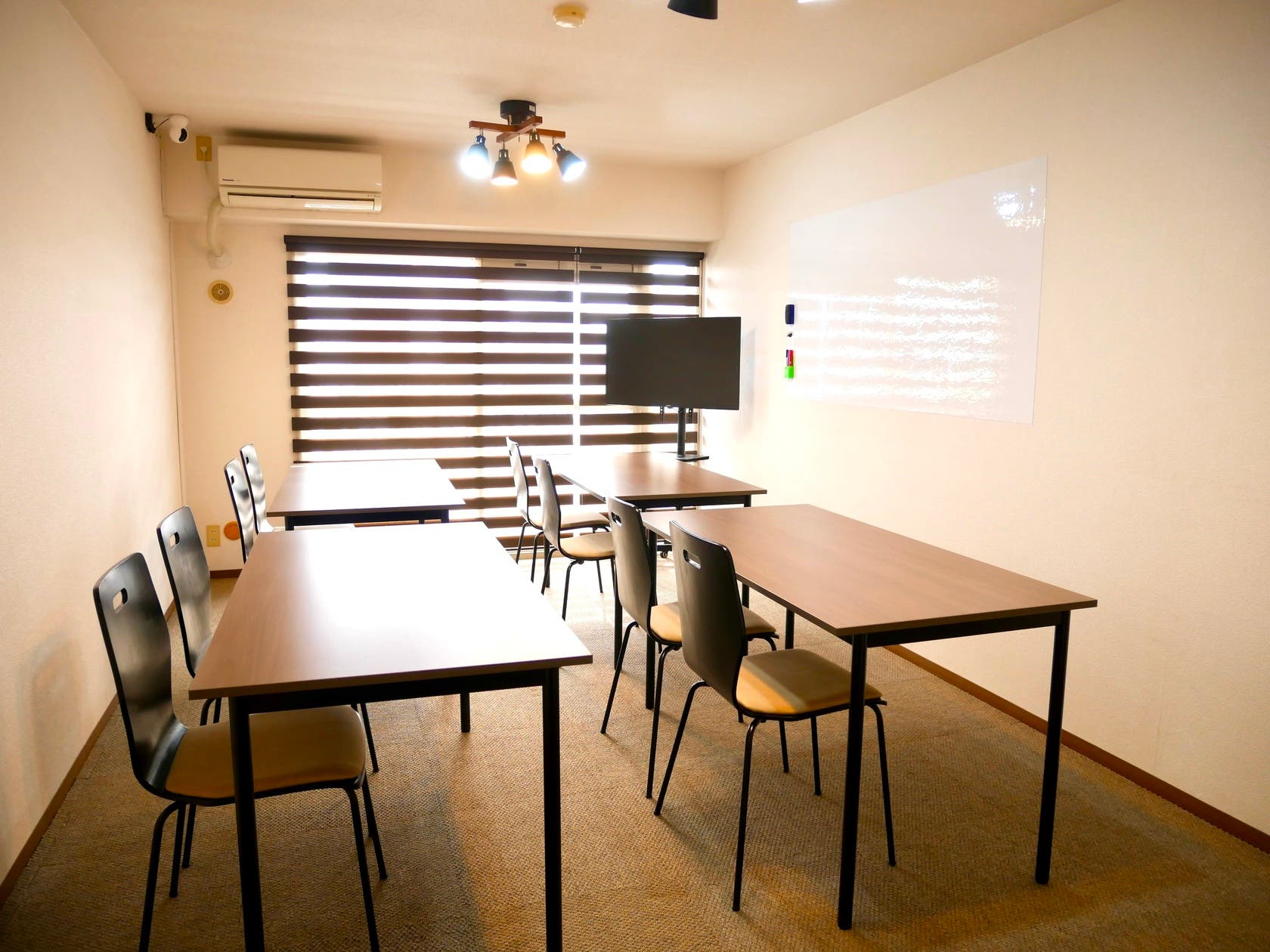 「高田馬場駅 徒歩2分🚶！大型モニター、無料Wi-Fi、分離可能デスクで、セミナー、ワークショップに最適👥✨」の写真9