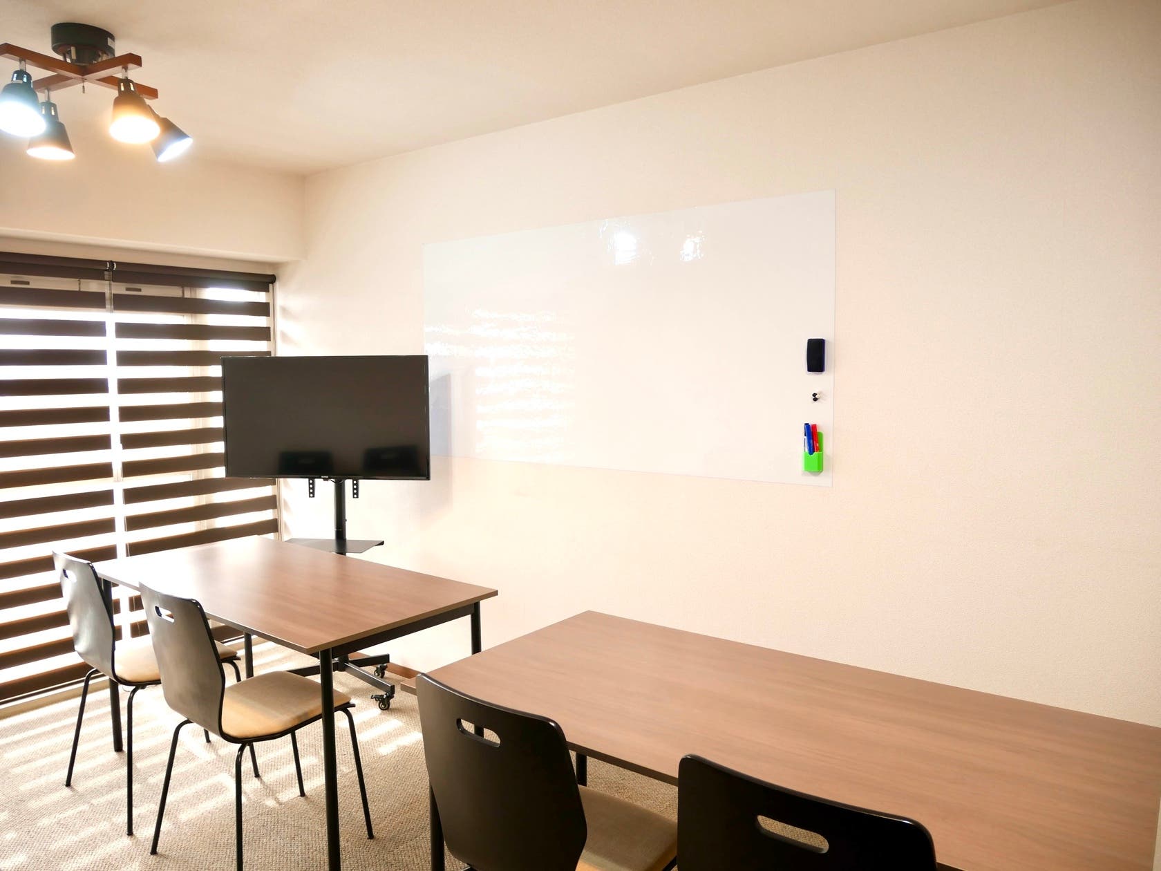 「高田馬場駅 徒歩2分🚶！大型モニター、無料Wi-Fi、分離可能デスクで、セミナー、ワークショップに最適👥✨」の写真10