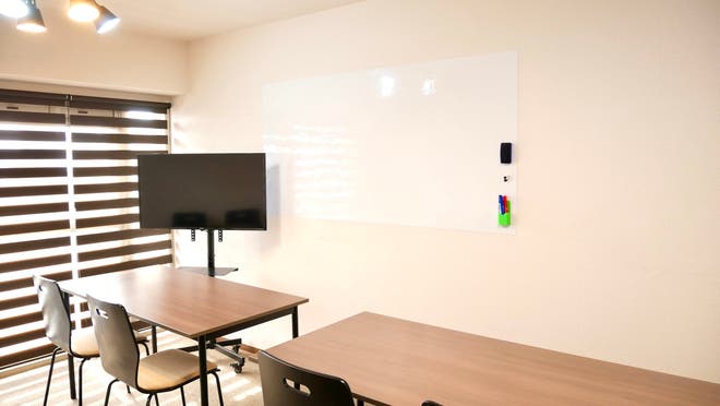 「高田馬場駅 徒歩2分🚶!大型モニター、無料Wi-Fi、分離可能デスクで、セミナー、ワークショップに最適👥✨」の写真10