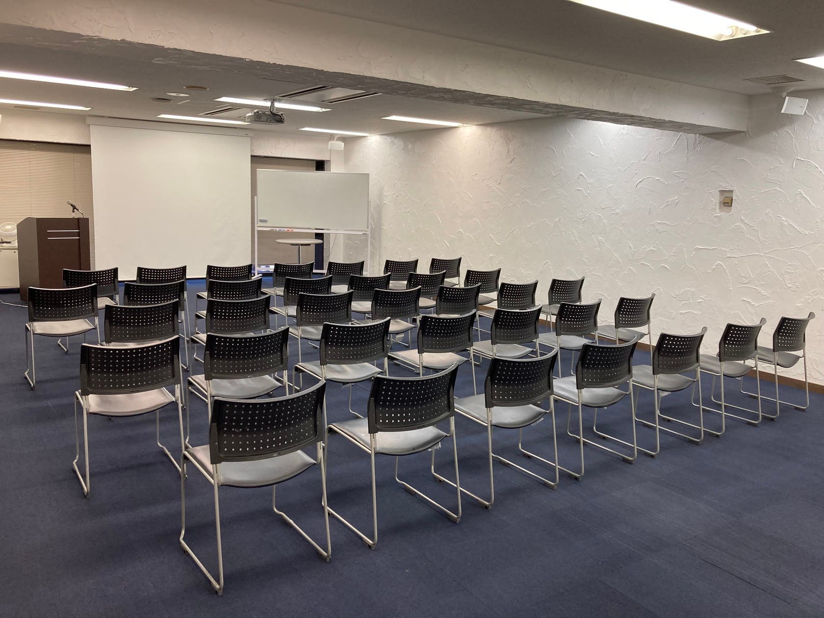 ＳＷ1号室【心斎橋・堀江・アメ村エリア！駅から徒歩0秒】108㎡の開放的な会場、無料備品も多数！展示会やパーティー開催に最適の写真15