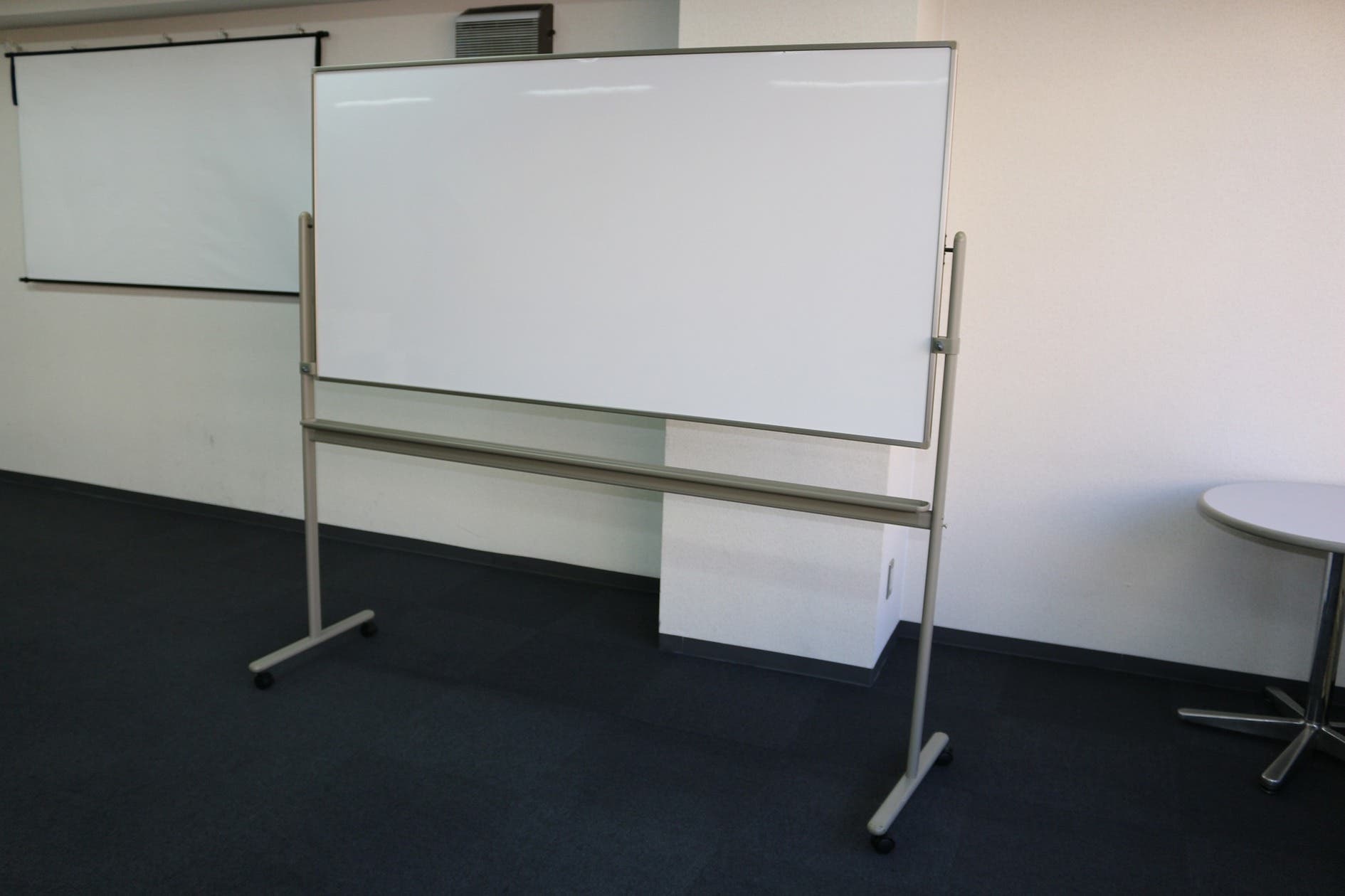 10階A室【四ツ橋・心斎橋エリア！駅から徒歩30秒！】２０～９０名まで。無料備品も多数！同ビル内に複数会場ございますの写真10