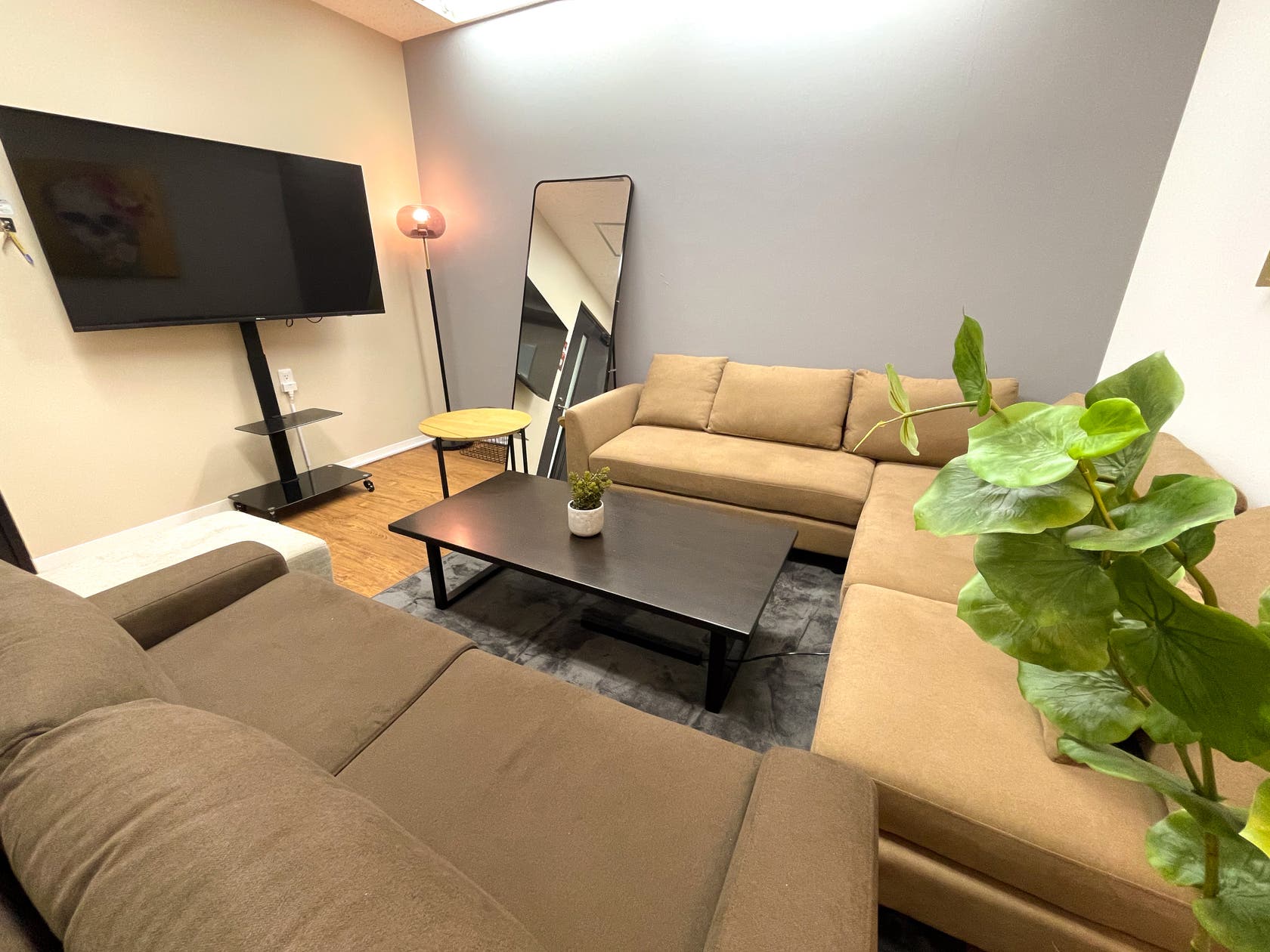 駅直結！横浜駅徒歩30秒｜最大7名｜ビジネス、懇親会の利用に最適！ルーム『シナモン』※旧4Hの写真3